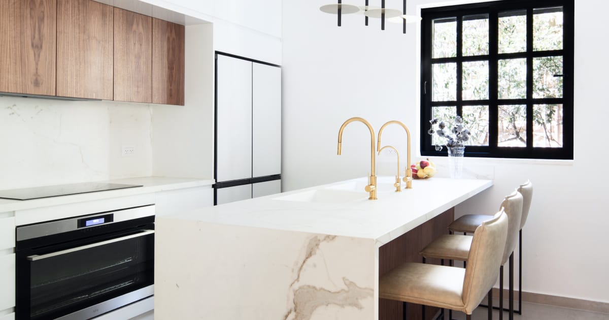 Stylish, elegant kitchen with Calacatta Prestige, with a modern appeal