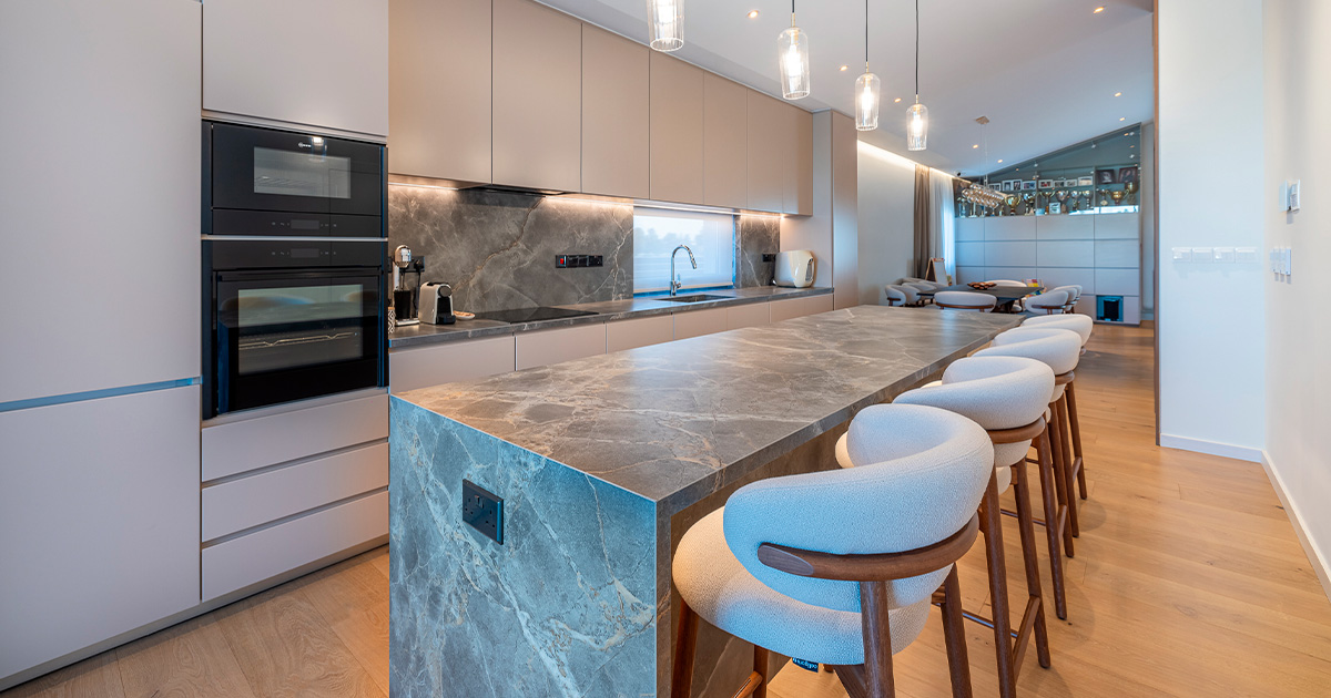 A sophisticated, modern kitchen with Fior di Bosco by Atlas Plan