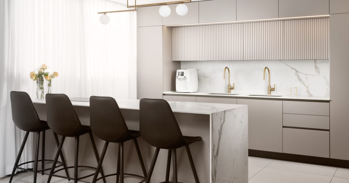 Modern, convenient kitchen with Calacatta Prestige