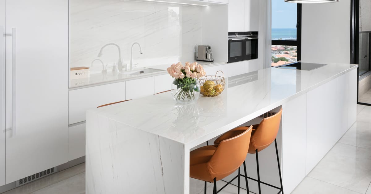Sophisticated, minimal kitchen with Bianco Dolomite