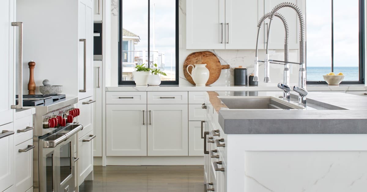 Spacious kitchen with practical, stylish porcelain stoneware
